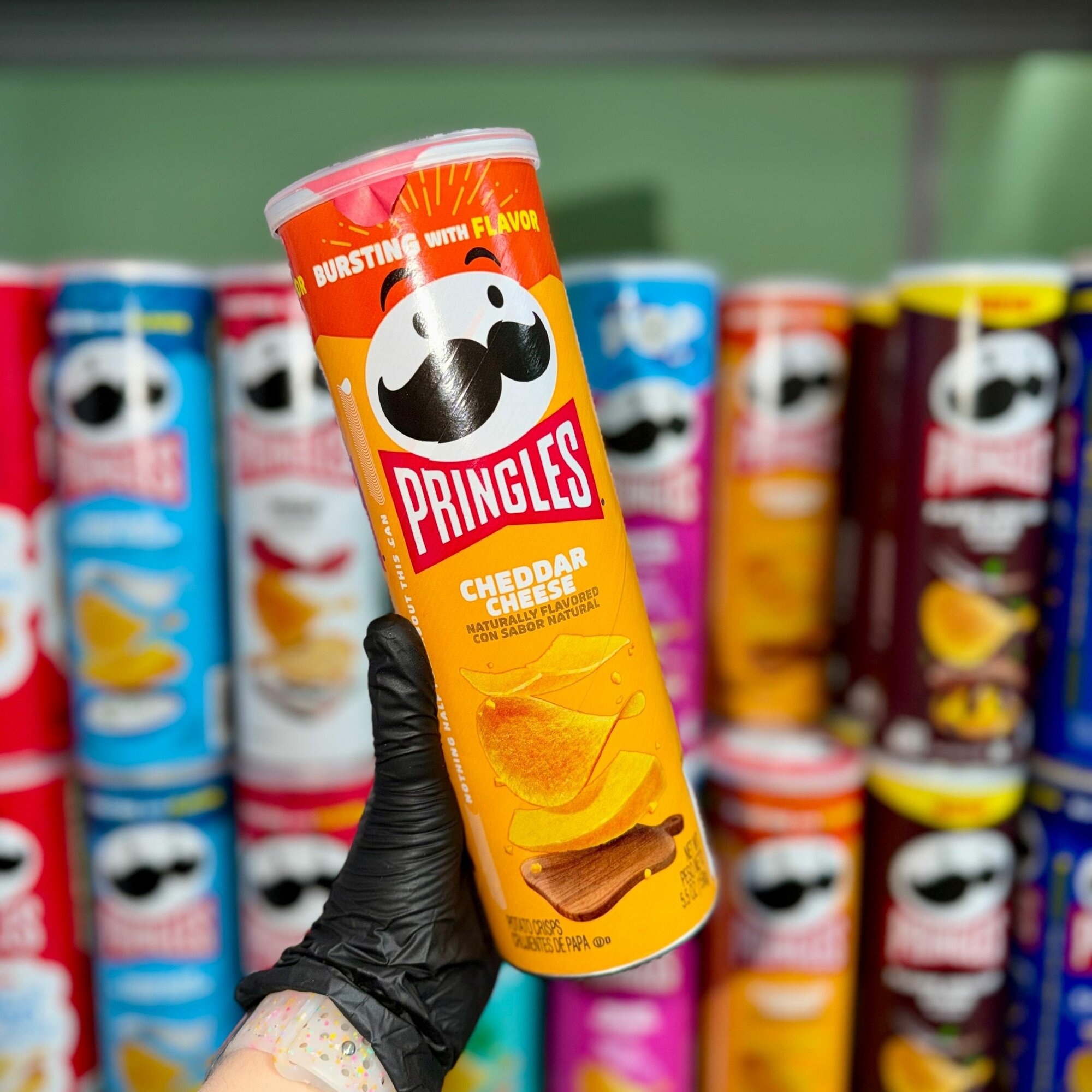 Чипсы Pringles Cheddar Cheese/Принглс со вкусом сырного Чеддера 158 гр.