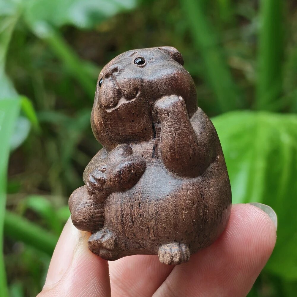 Деревянная фигурка собаки