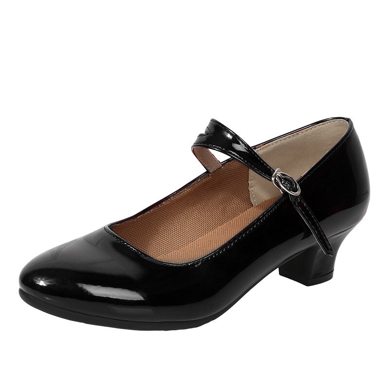 Спортивные туфли