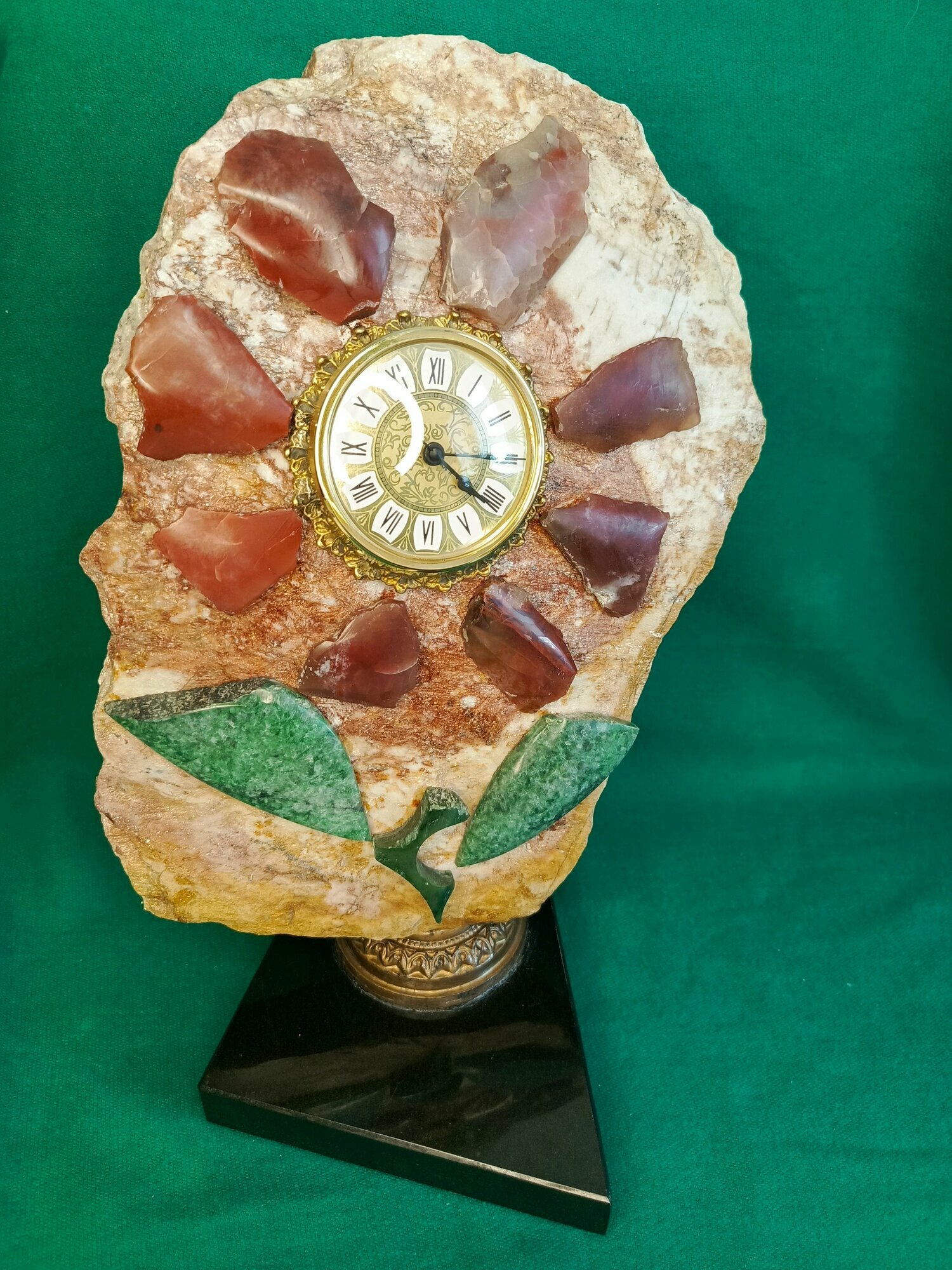 Часы из натурального камня "Восьмицветик"