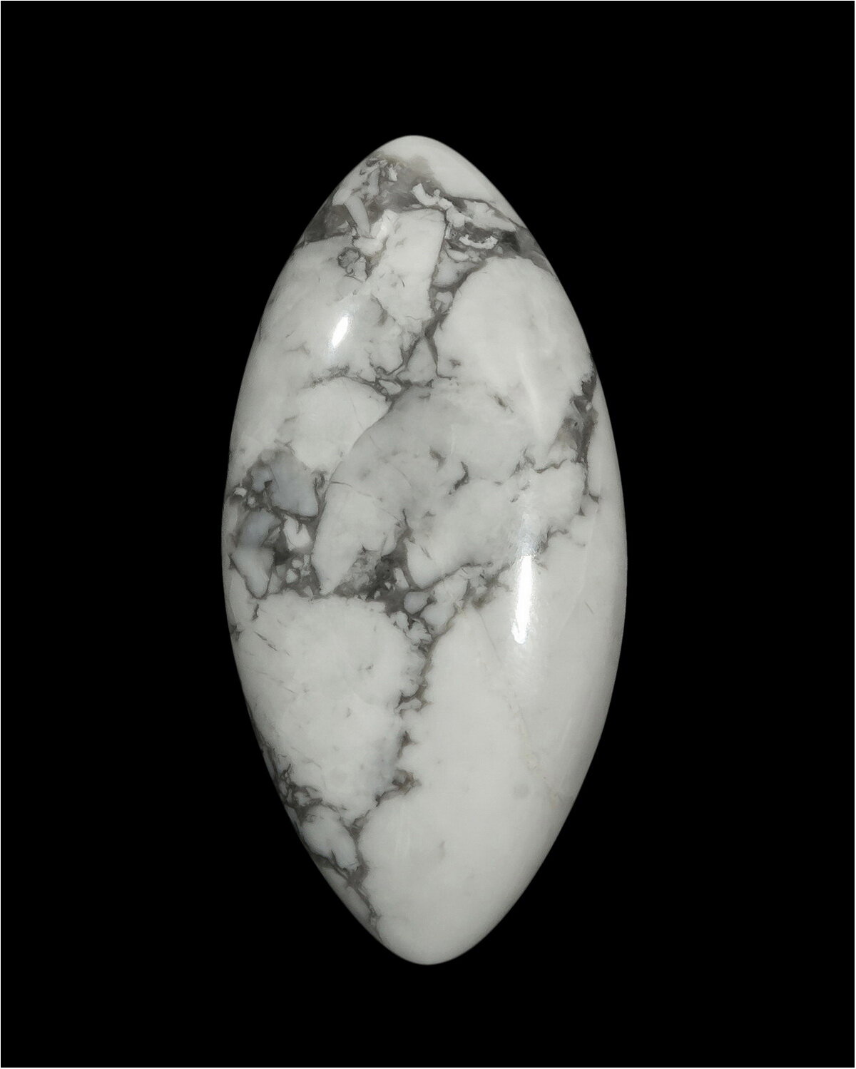 Магнезит, кабошон из минерала, размер: 51х25х6 мм, натуральный камень.