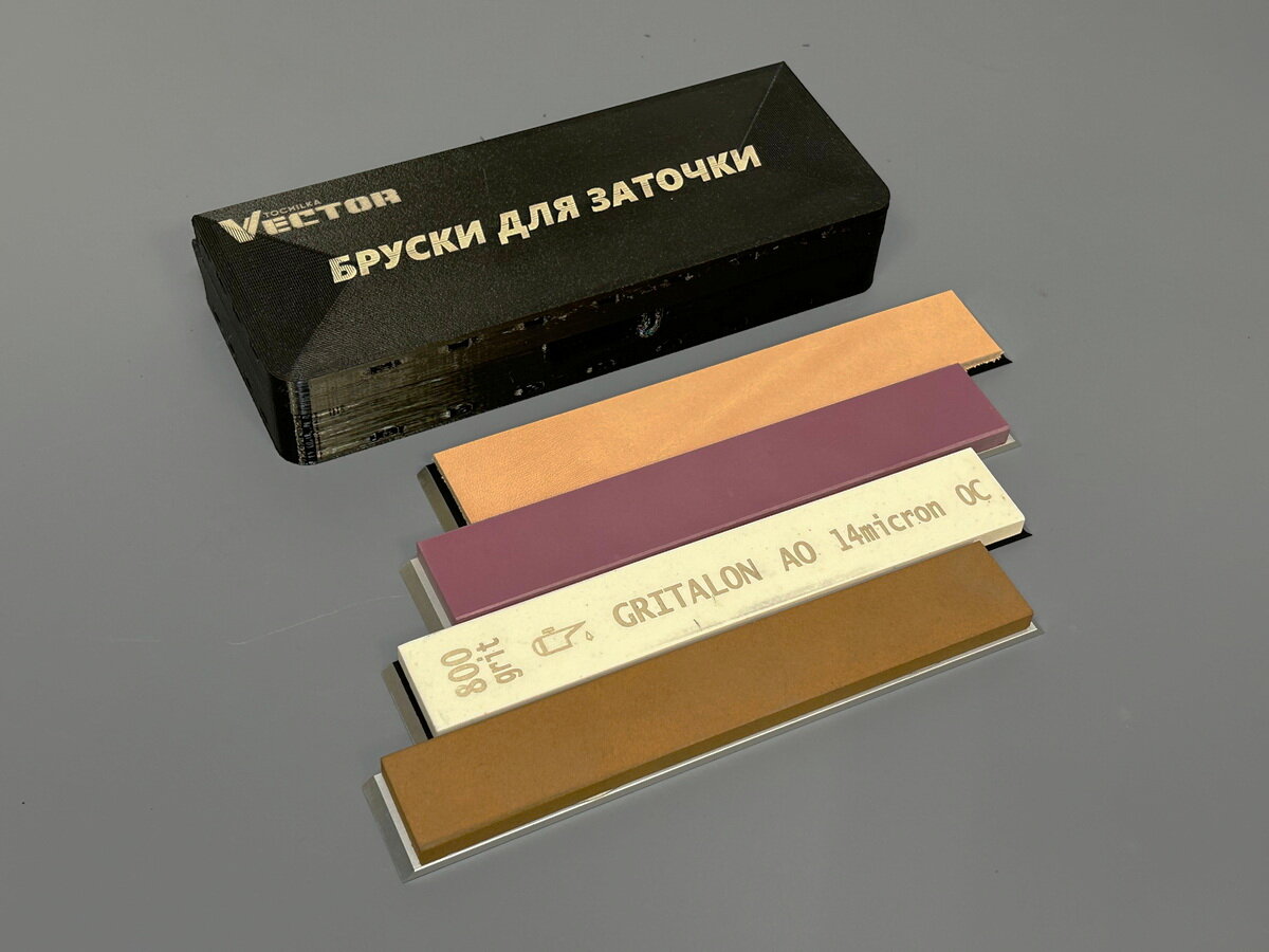 Набор из 4-х брусков в пластиковом боксе для нержавеющих сталей 240, 800, 3000 Grit