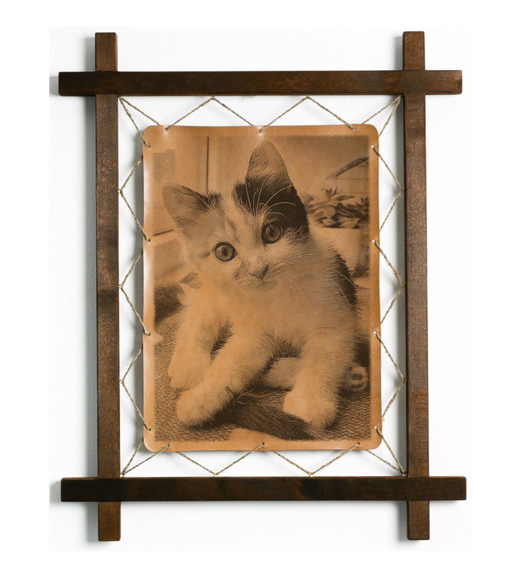 Картина интерьерная из кожи "Котенок на подоконнике", BoomGift