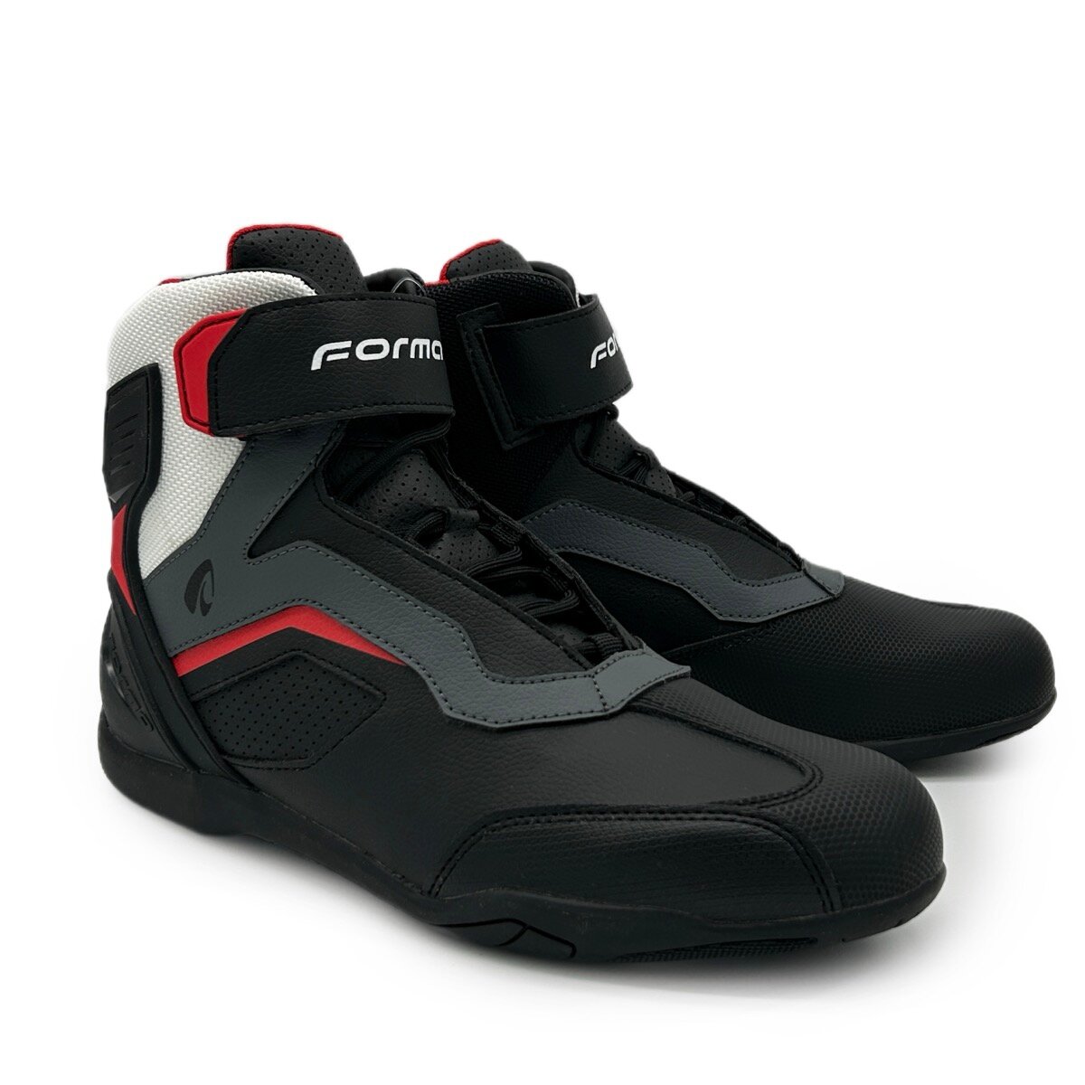 Мотоботы Forma Stinger-Evo-Flow black-white-grey. 42. Черный-белый