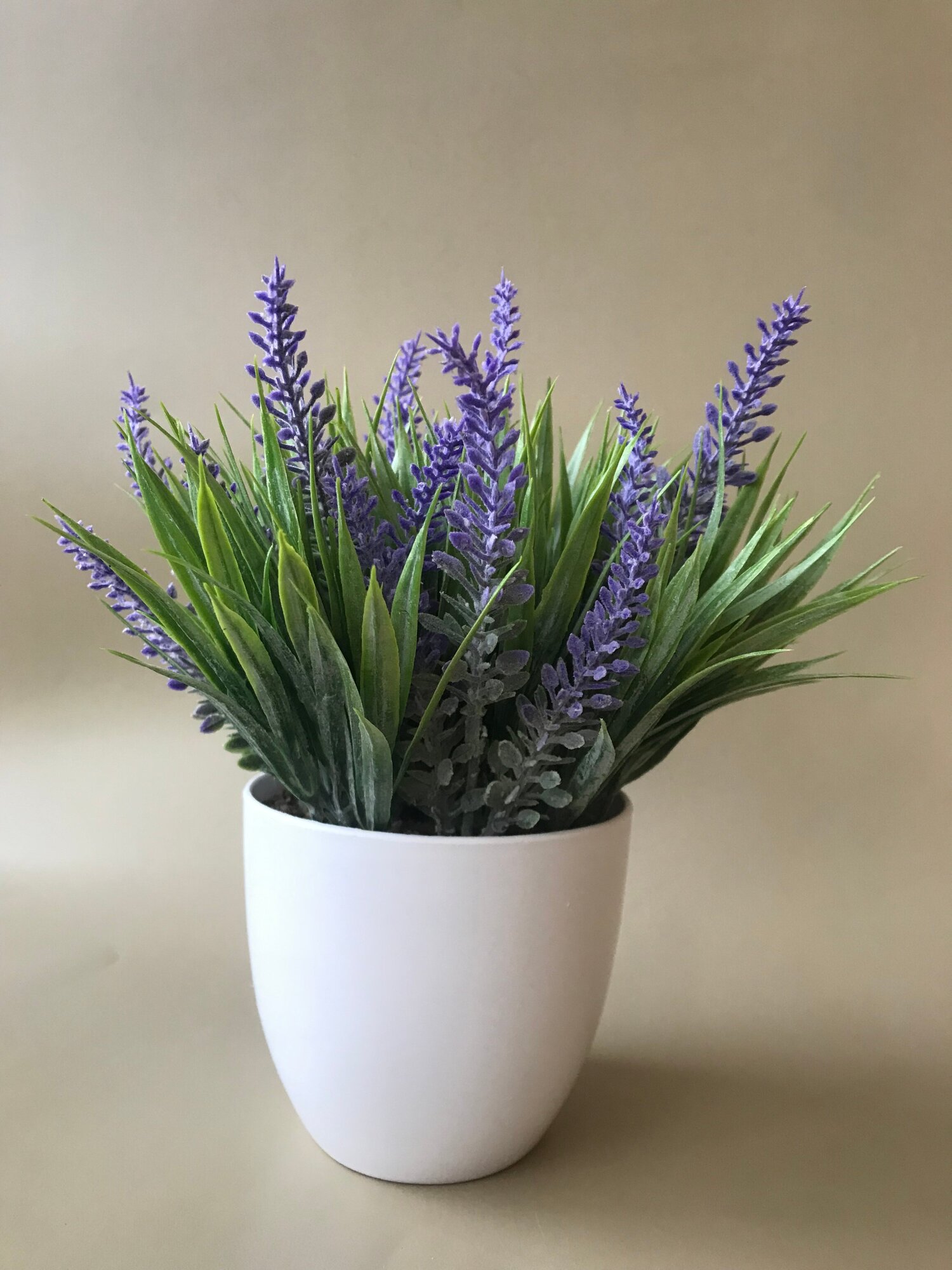 Искусственные растения в кашпо. Лаванда и осока в горшке, 1 штука