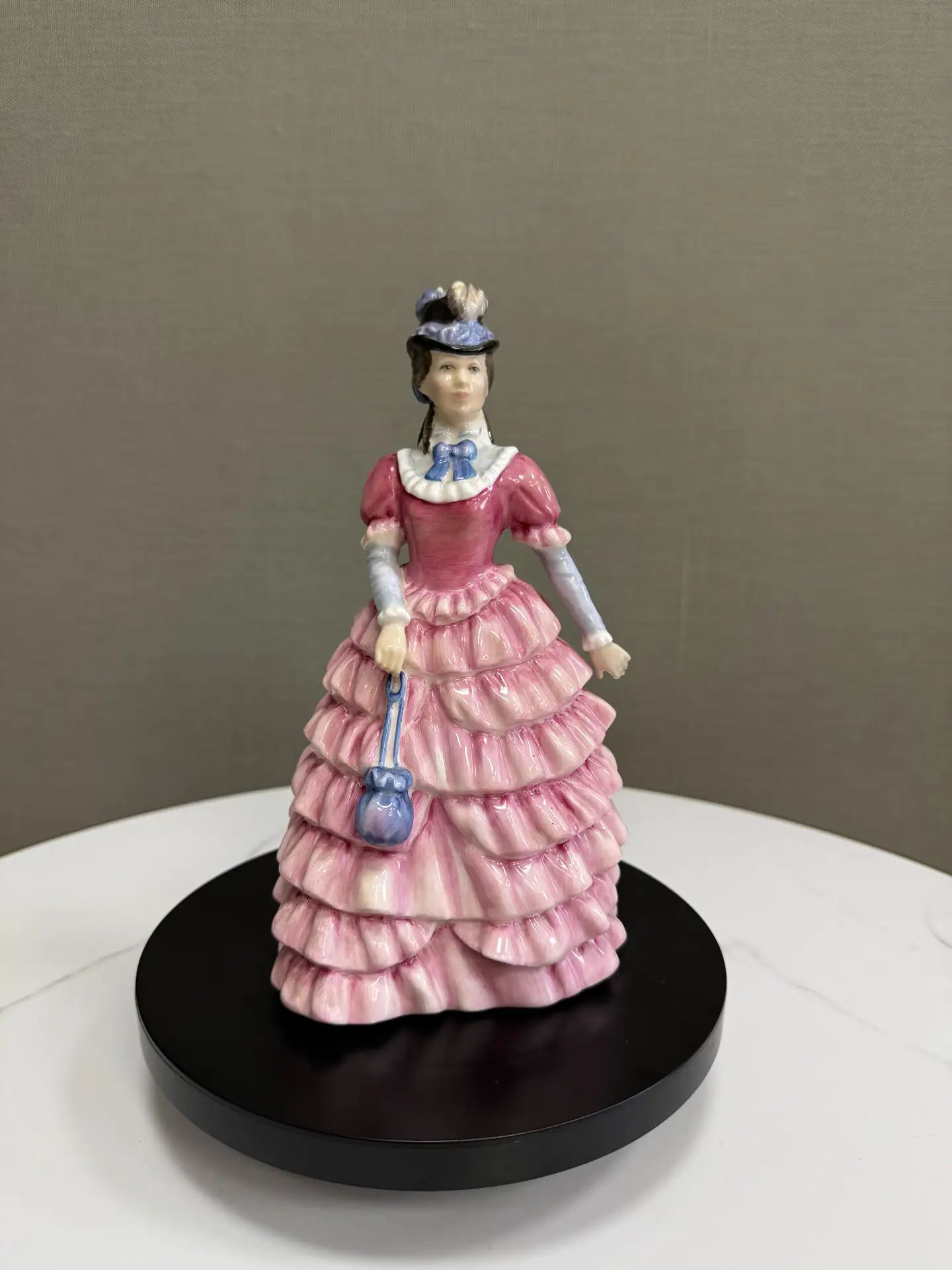Статуэтка фарфоровая "Девушка в розовом платье", Royal Doulton, Англия, 1960 г.