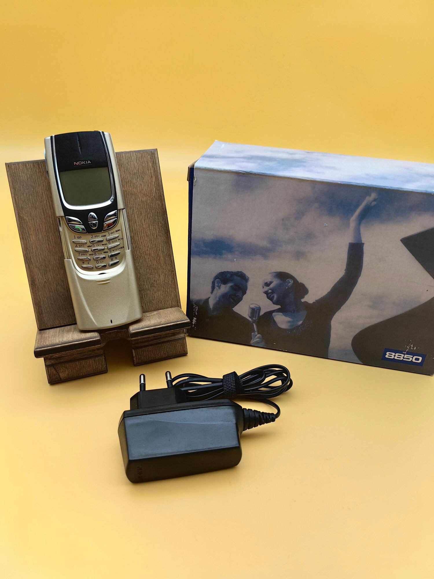 Мобильный кнопочный телефон слайдер Nokia 8850, Золотистый