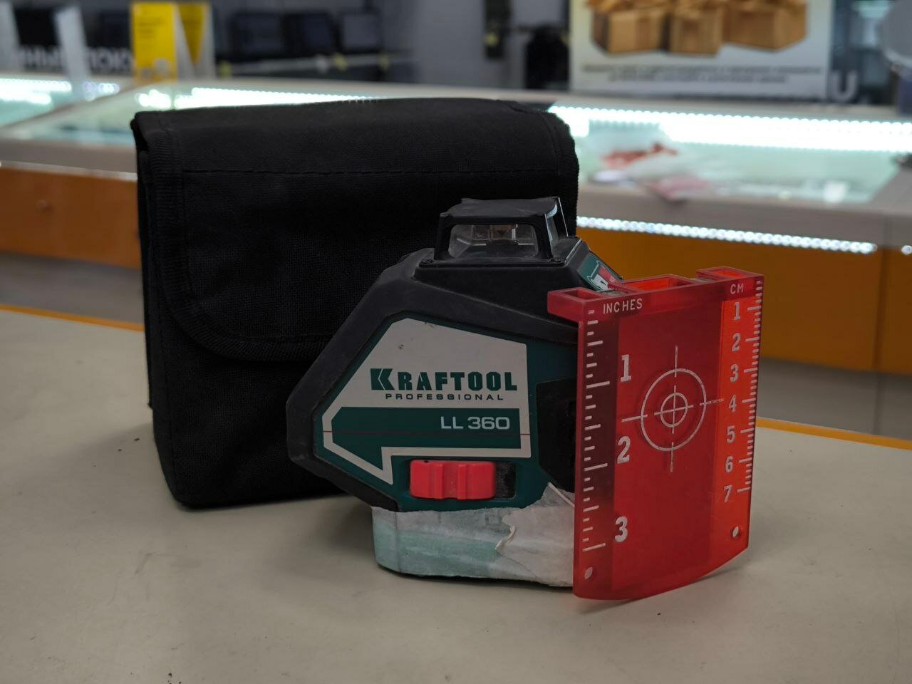 Лазерный нивелир KRAFTOOL LL360 с автовыравниванием точность 02 ммм дальность 2070 м защита IP54 питание 4AA, б/у, уценка.