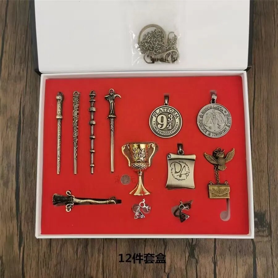 Подарочный набор кулонов и брелков по вселенной "Гарри Поттера",12
