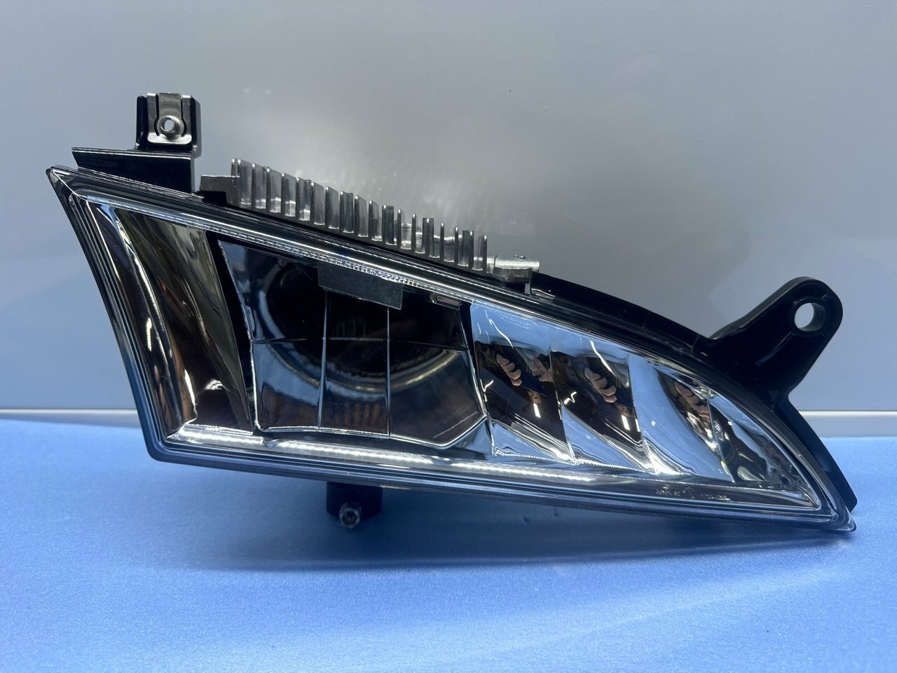Фара дневного света правая для SCANIA 6 серии (скания) в капот