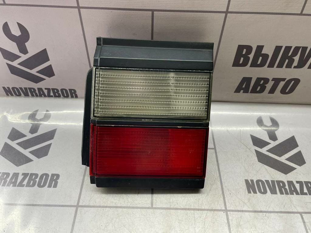Фонарь задний внутренний правый VW Passat B3 1988-1993
