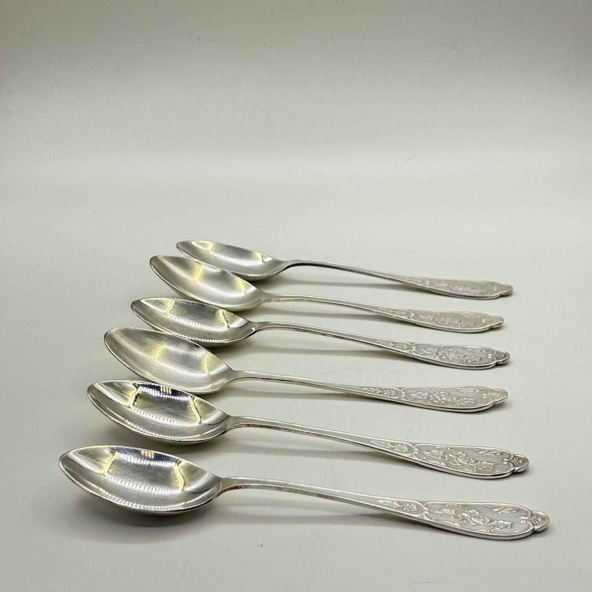 Набор из шести десертных ложек с растительным декором, мельхиор (медь-никель)