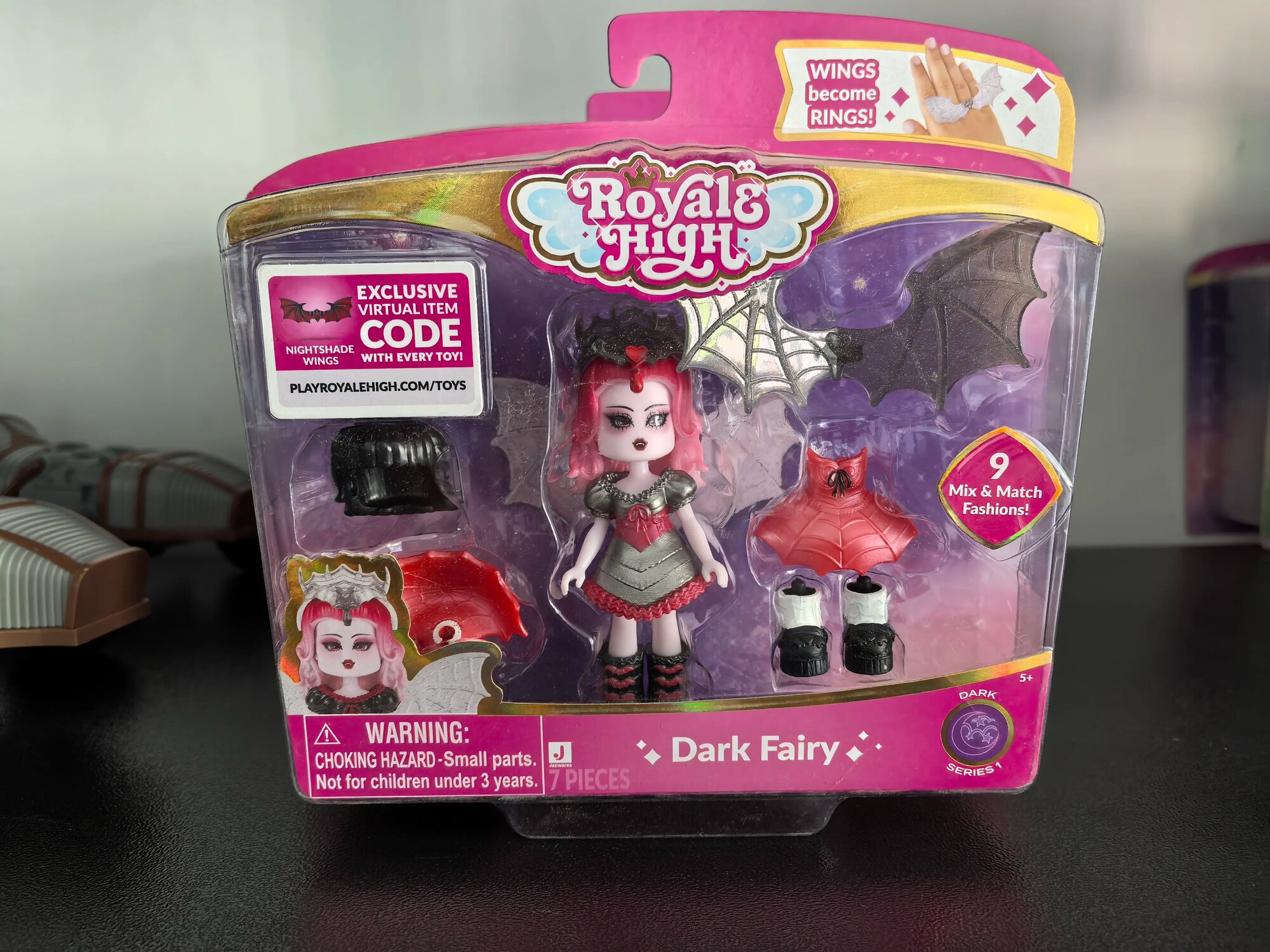 Коллекционная фигурка Fire Fairy Fashion Doll Royale High 2026 Bandai Dark Fairy