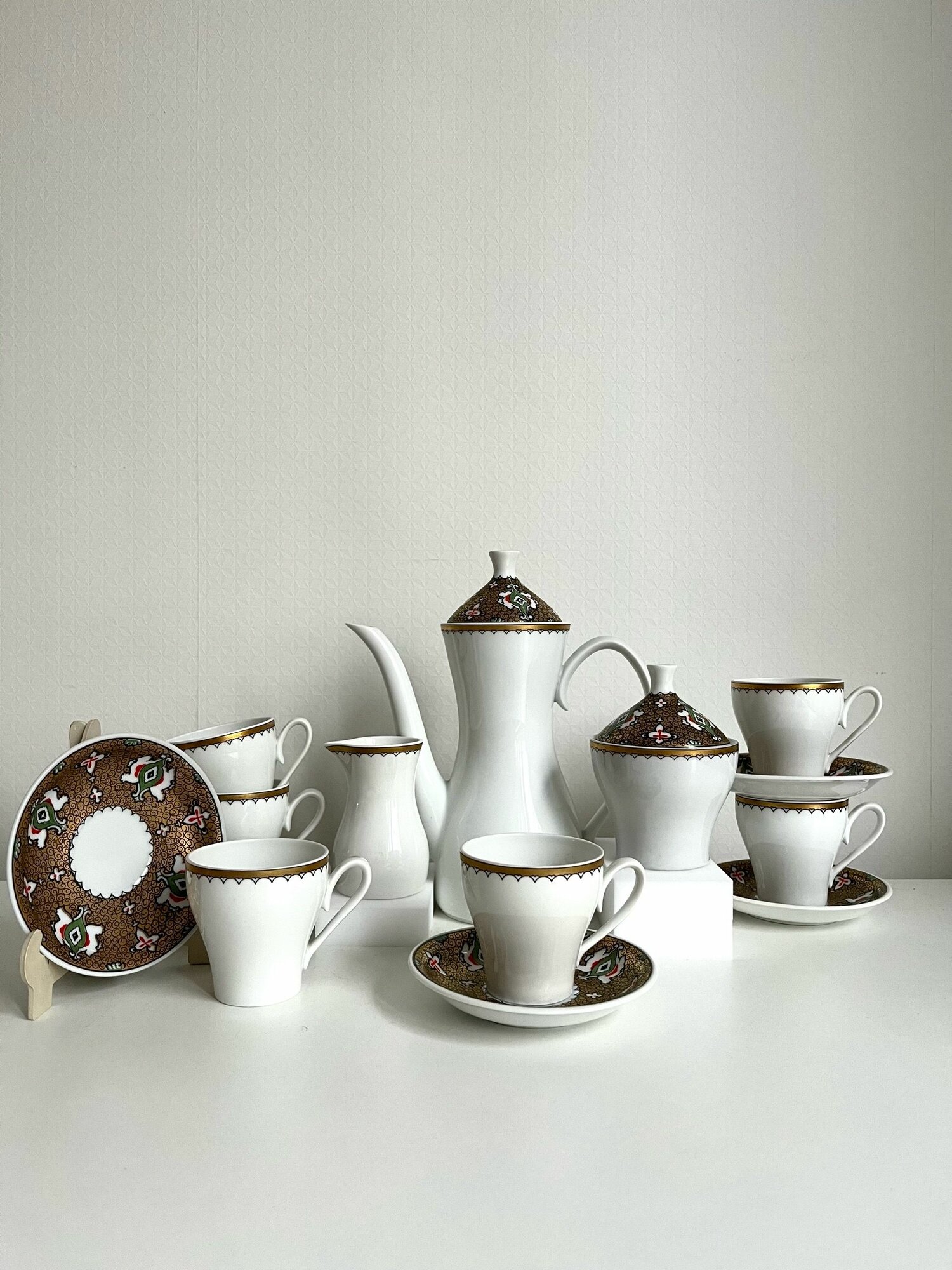 Сервиз кофейный в восточном стиле. на 6 персон. Reichenbach. ГДР. Костяной фарфор, позолота. 15 предметов.