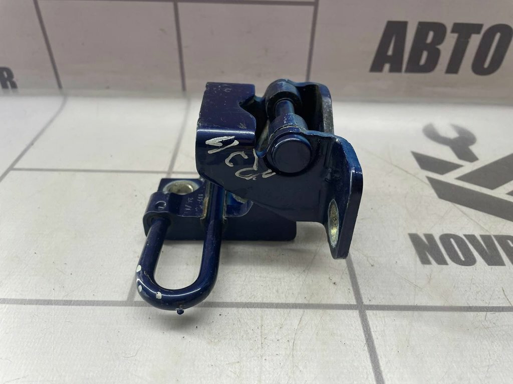 Петля двери задней правой нижняя VW Golf 5 03-09