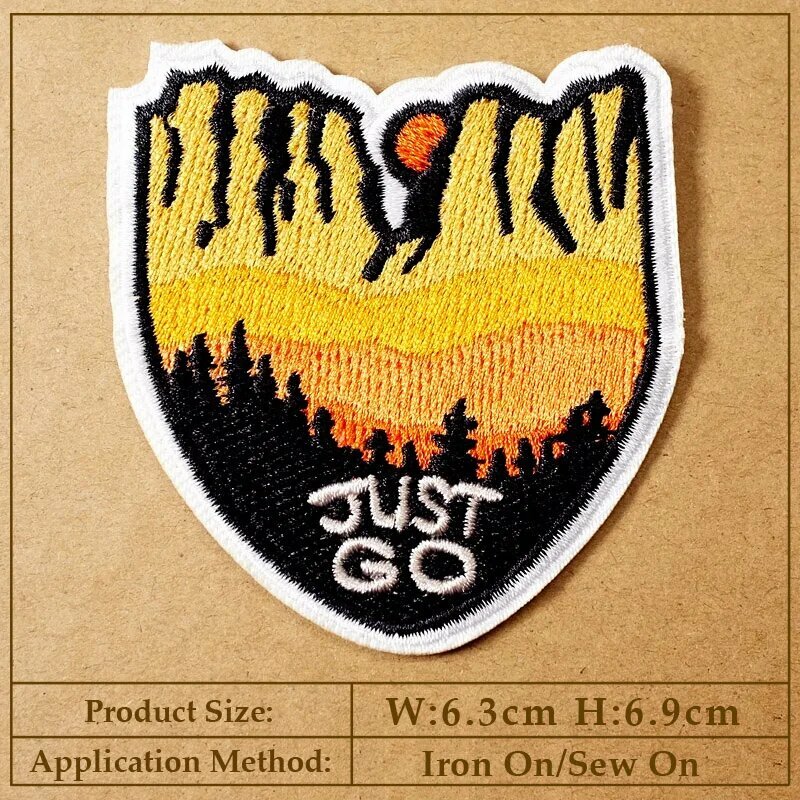 Нашивка "Just Go" с пейзажем, цвет 5, 6.3x6.9 см