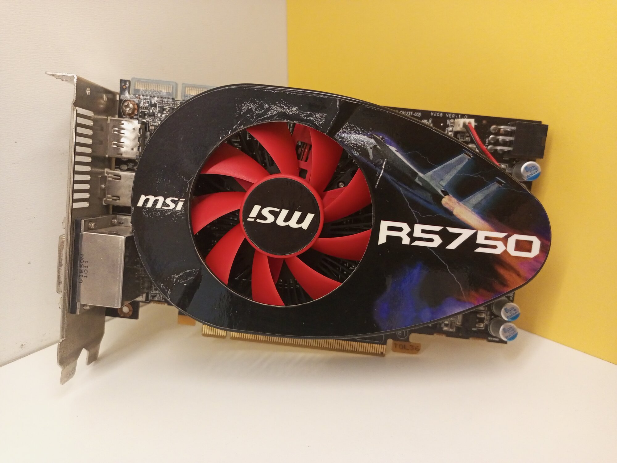 PCI-E Radeon HD5750 MSI 1Gb, GDDR5, 128bit. HDMI, D-Port, DVIx2