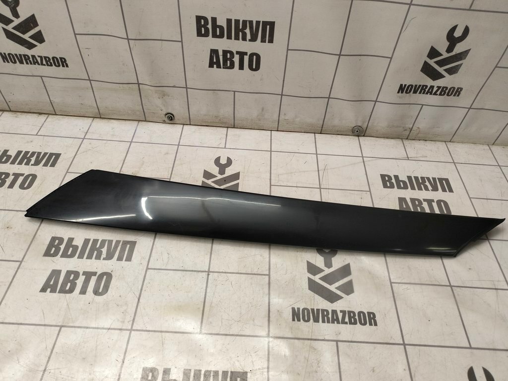 Накладка лобового стекла правая Skoda Fabia 2007-2015