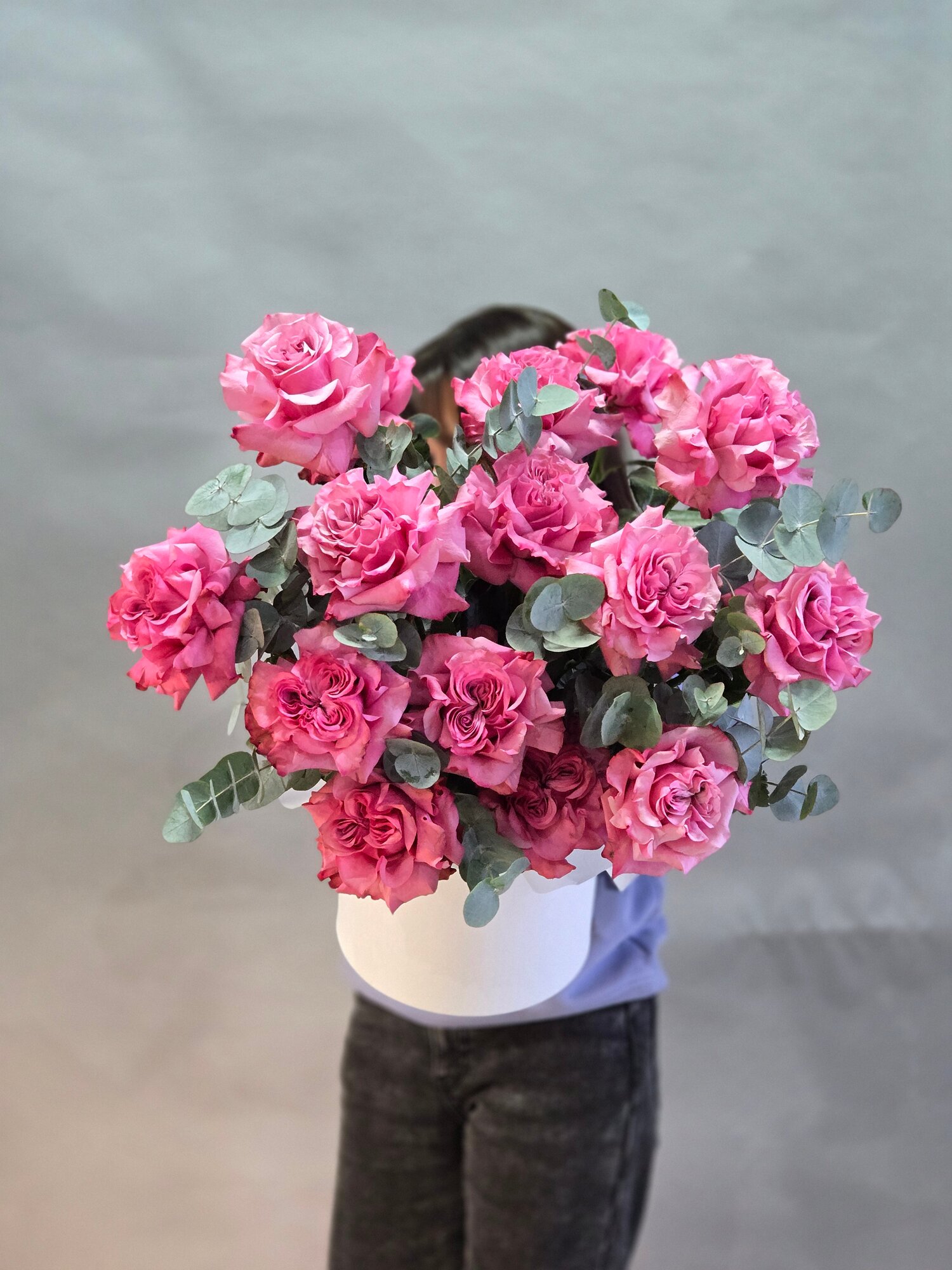 Букет из 15 пионовидных роз Кантри в коробке, размер M, от "Di_Flowerslab"