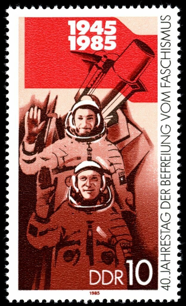 (1985-024) Марка Германия (ГДР) "Космонавты" Освобождение 40 лет II гашеная