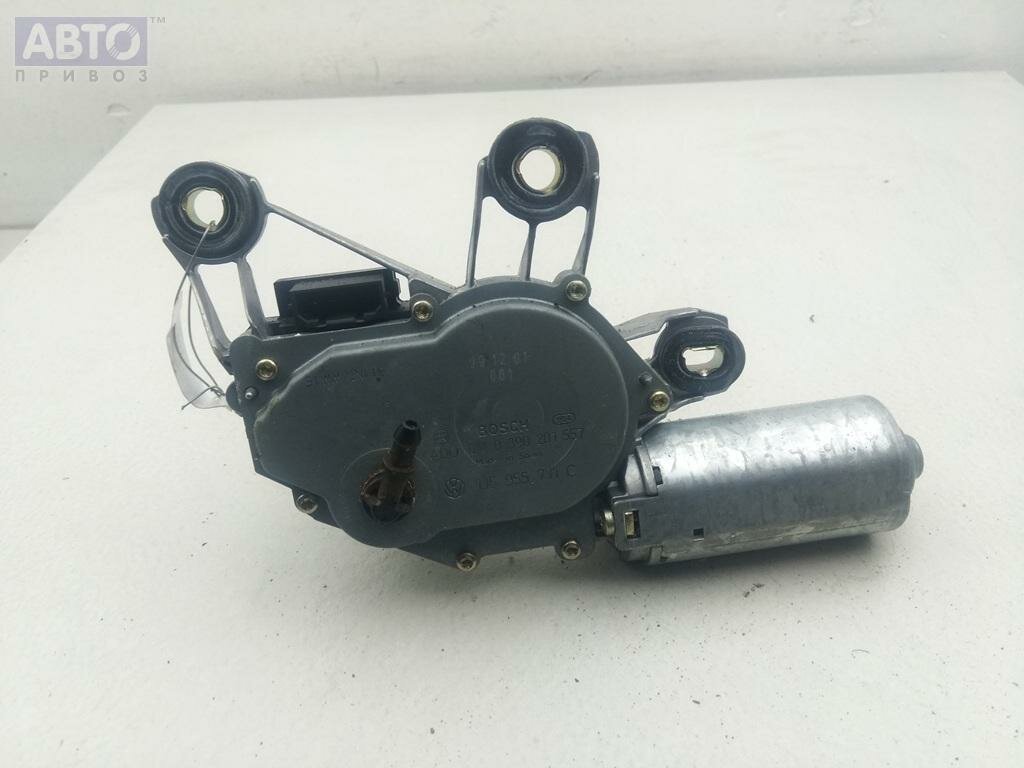 Двигатель стеклоочистителя заднего (моторчик дворников) Volkswagen Golf-4