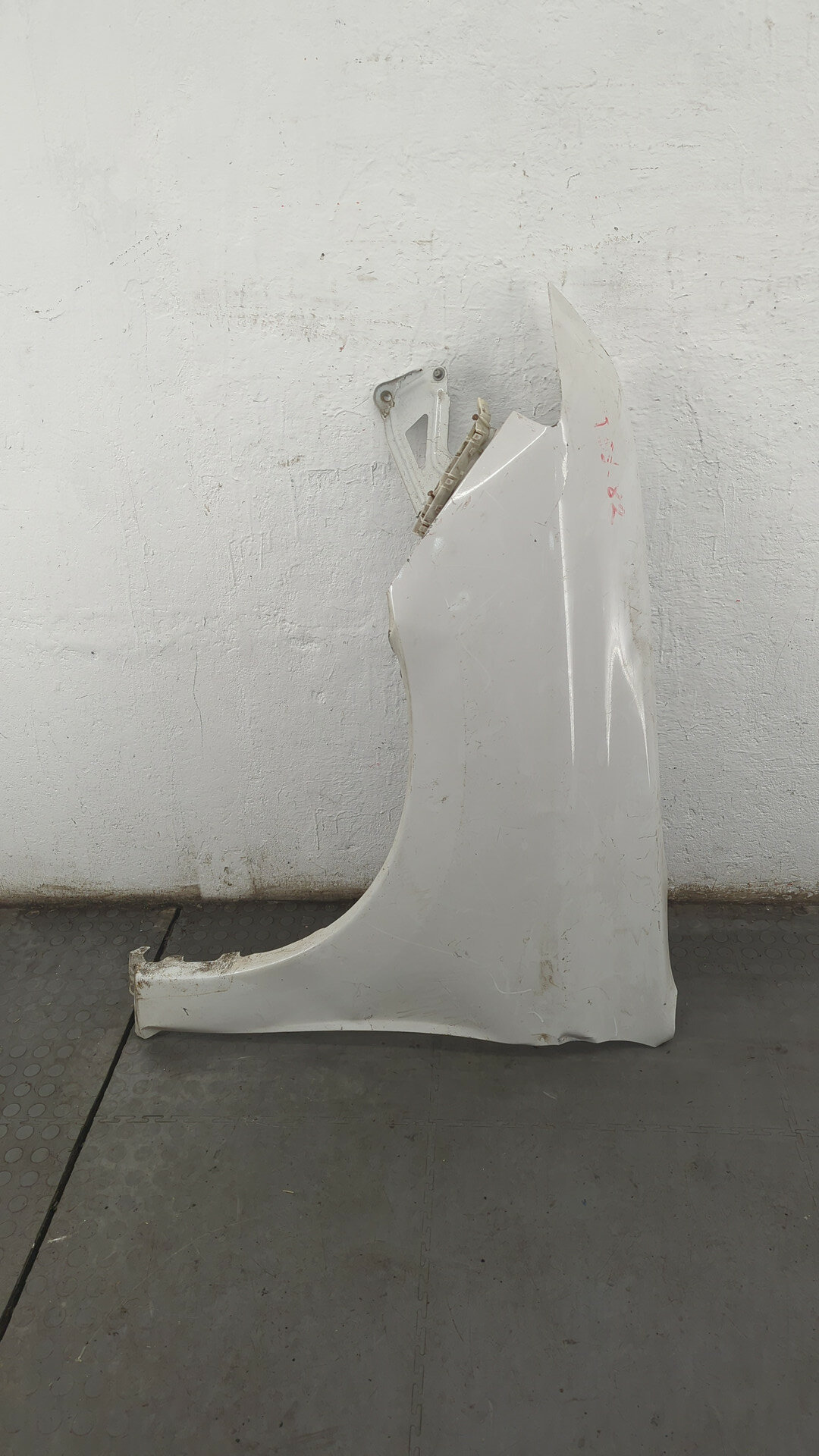 Крыло левое переднее Mitsubishi Outlander Б/У