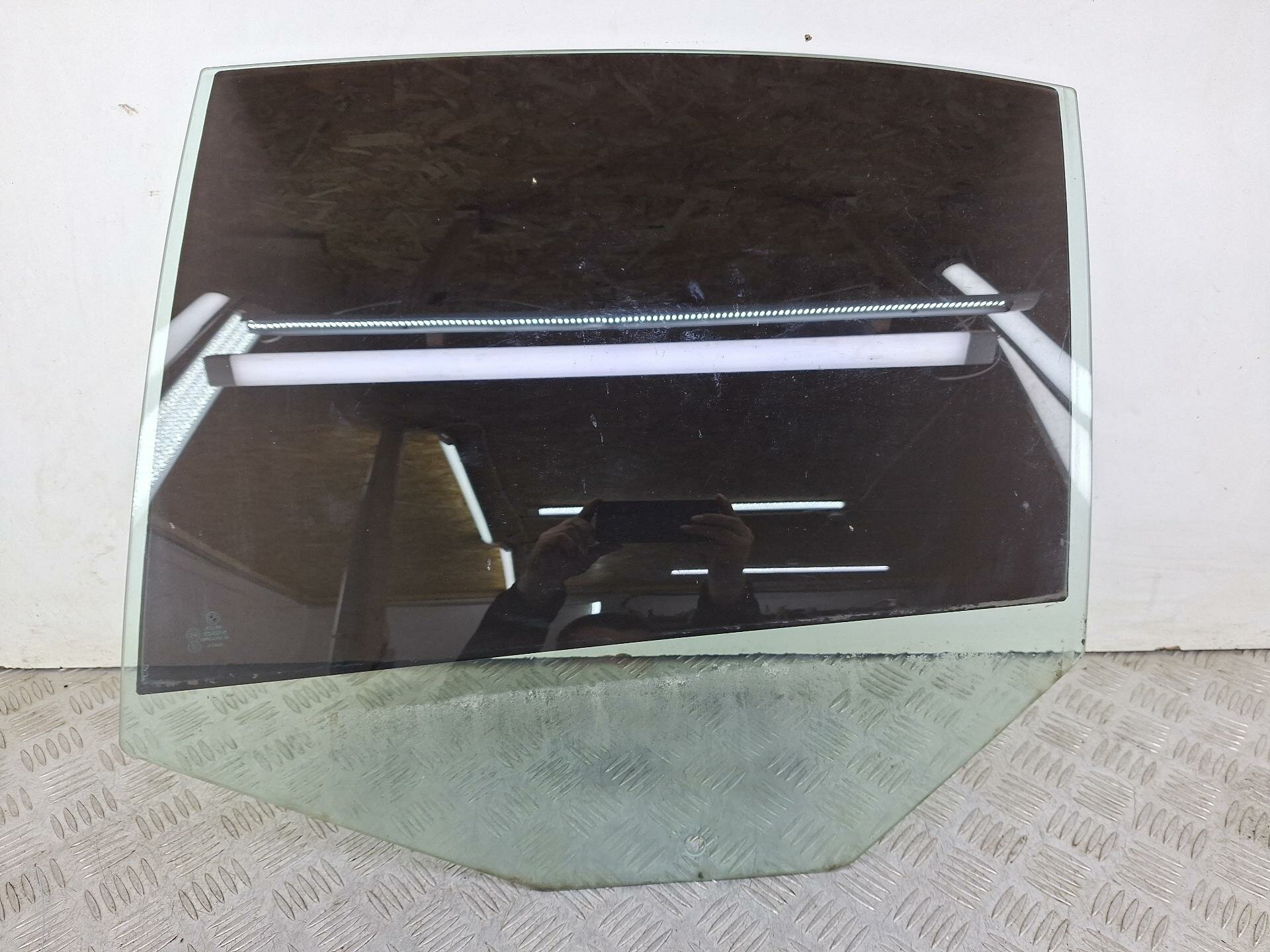 Стекло двери задней левой BMW 5 E60/E61 рест. E60 (2007 - 2010)