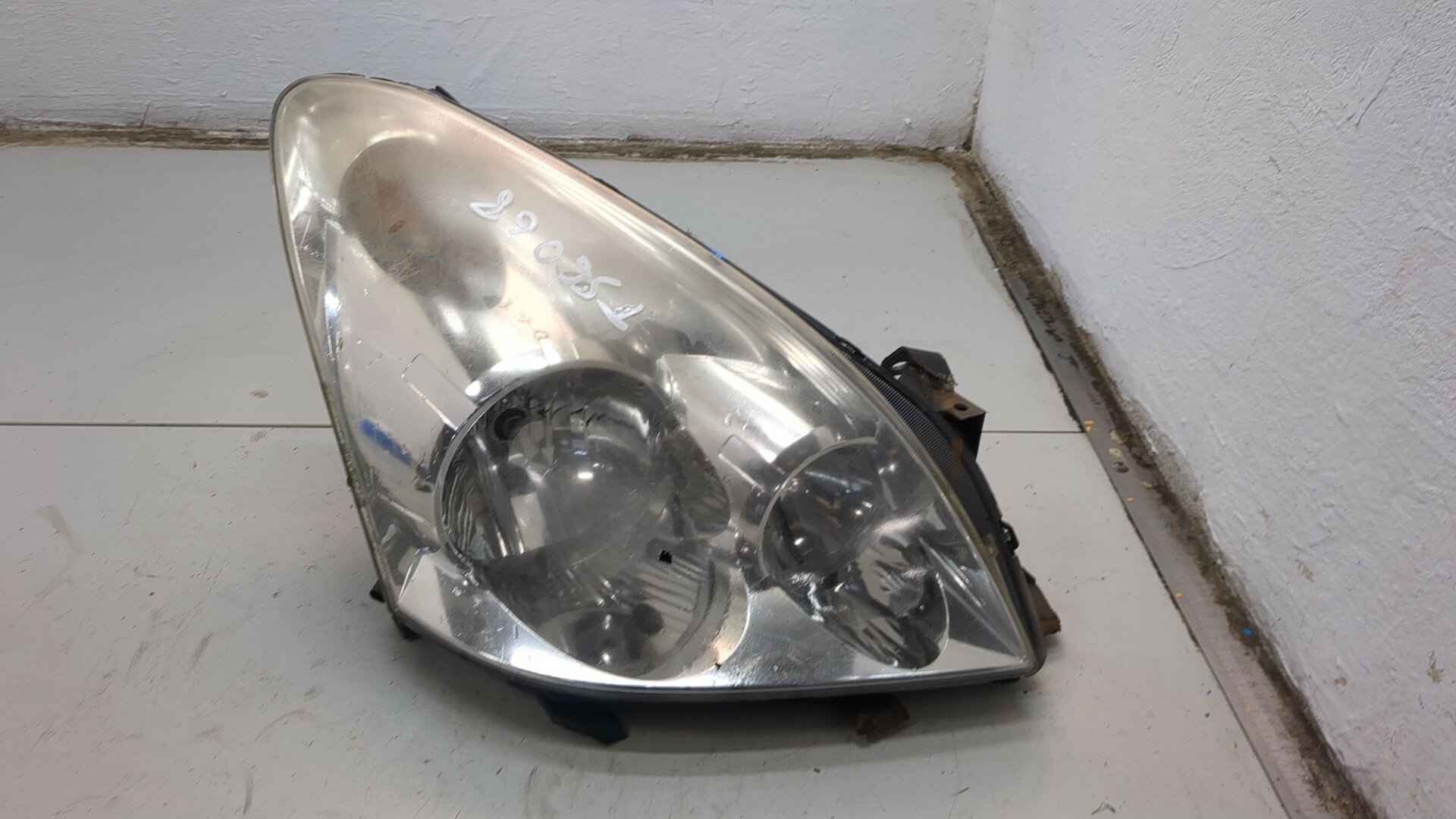 Фара (передняя) правая Toyota Corolla Verso Б/У