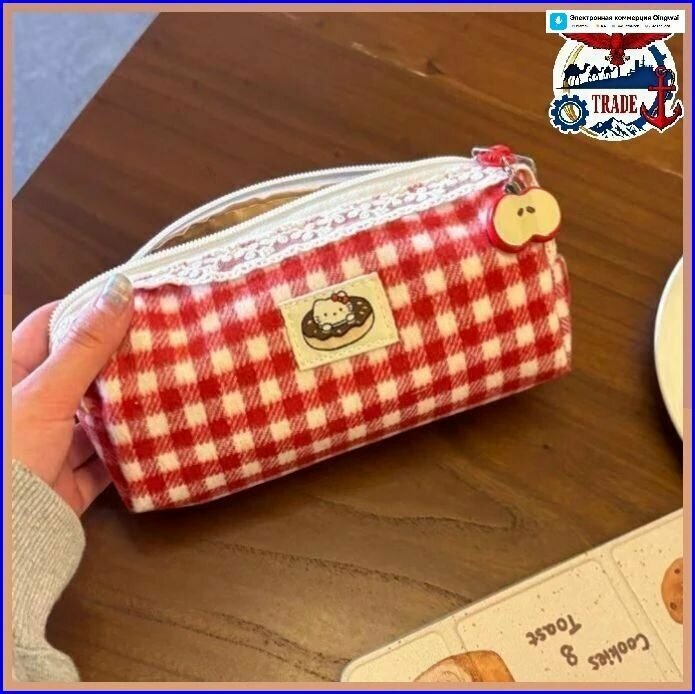 Красный клетчатый пенал с 2 бесплатными брелокамиYYXT