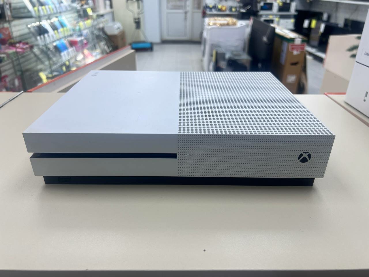 Игровая приставка Microsoft Xbox One S 1TB,