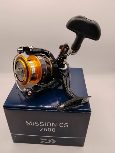 Катушка для рыбалки Daiwa Mission CS 2500 надежная, легкая, с плавным ходом. Для карпа и фидера.