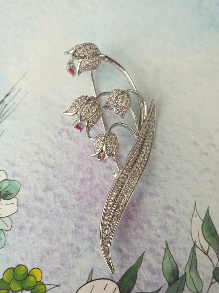 Брошь, фианит