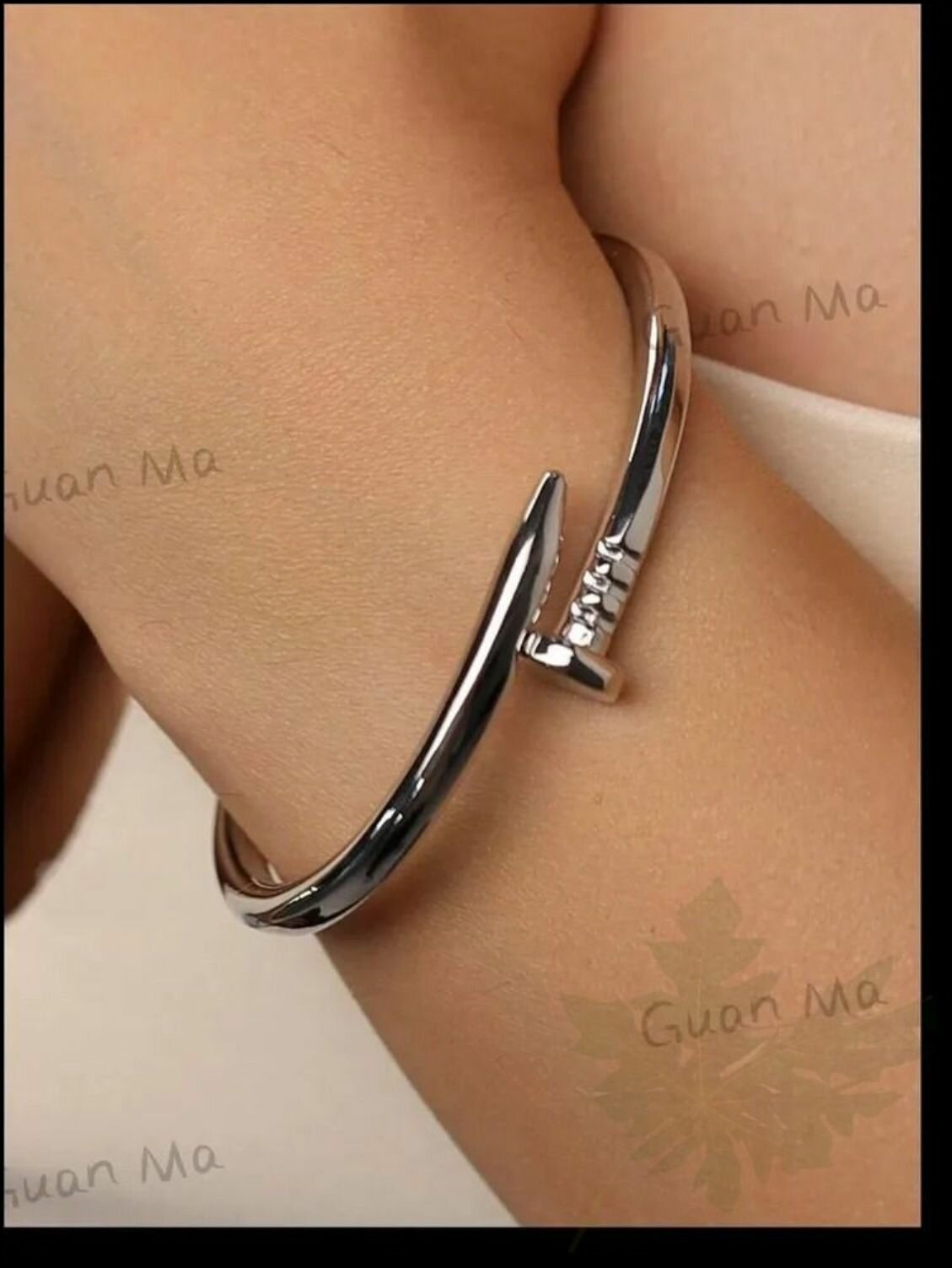 Браслет-бэнгл