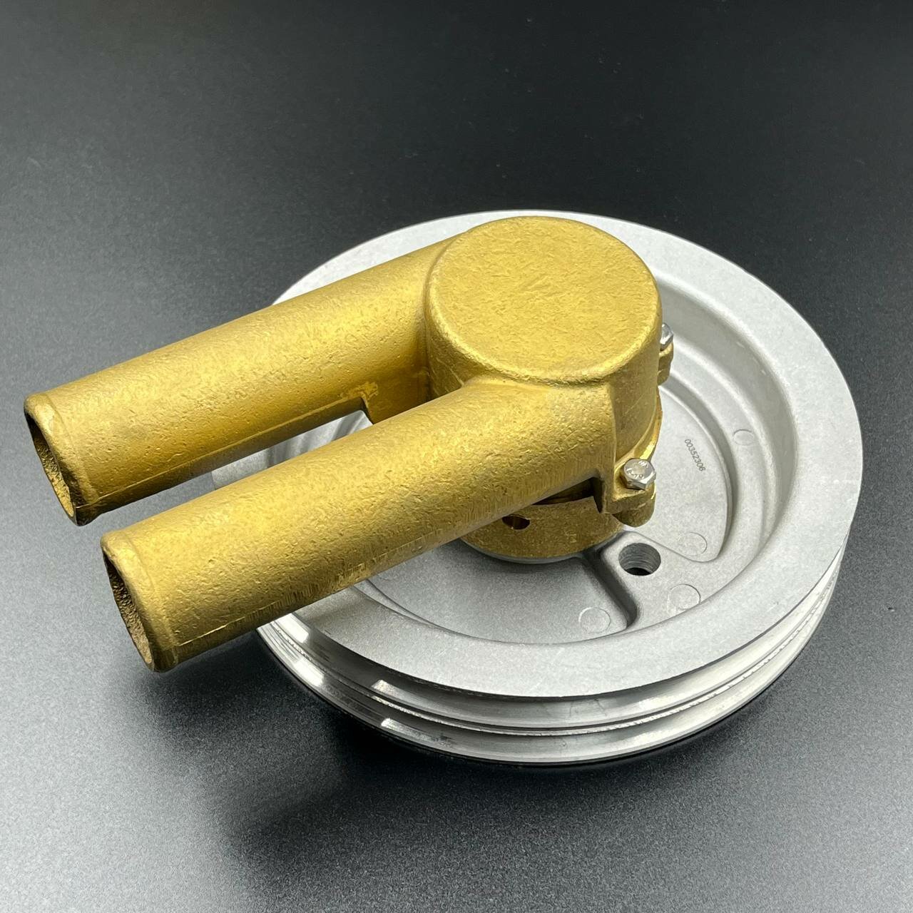 Водяной насос Volvo Penta (3858229) (JSP) ОЕМ номер: 21214596-K