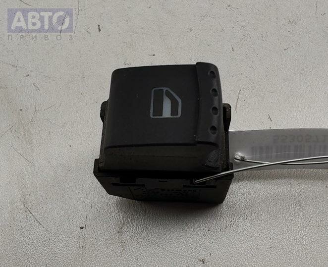 Кнопка стеклоподъемника заднего правого Volkswagen Sharan (2000-2010)