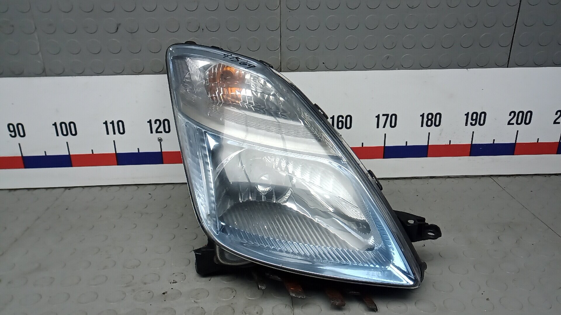 Фара правая TOYOTA PRIUS XW20