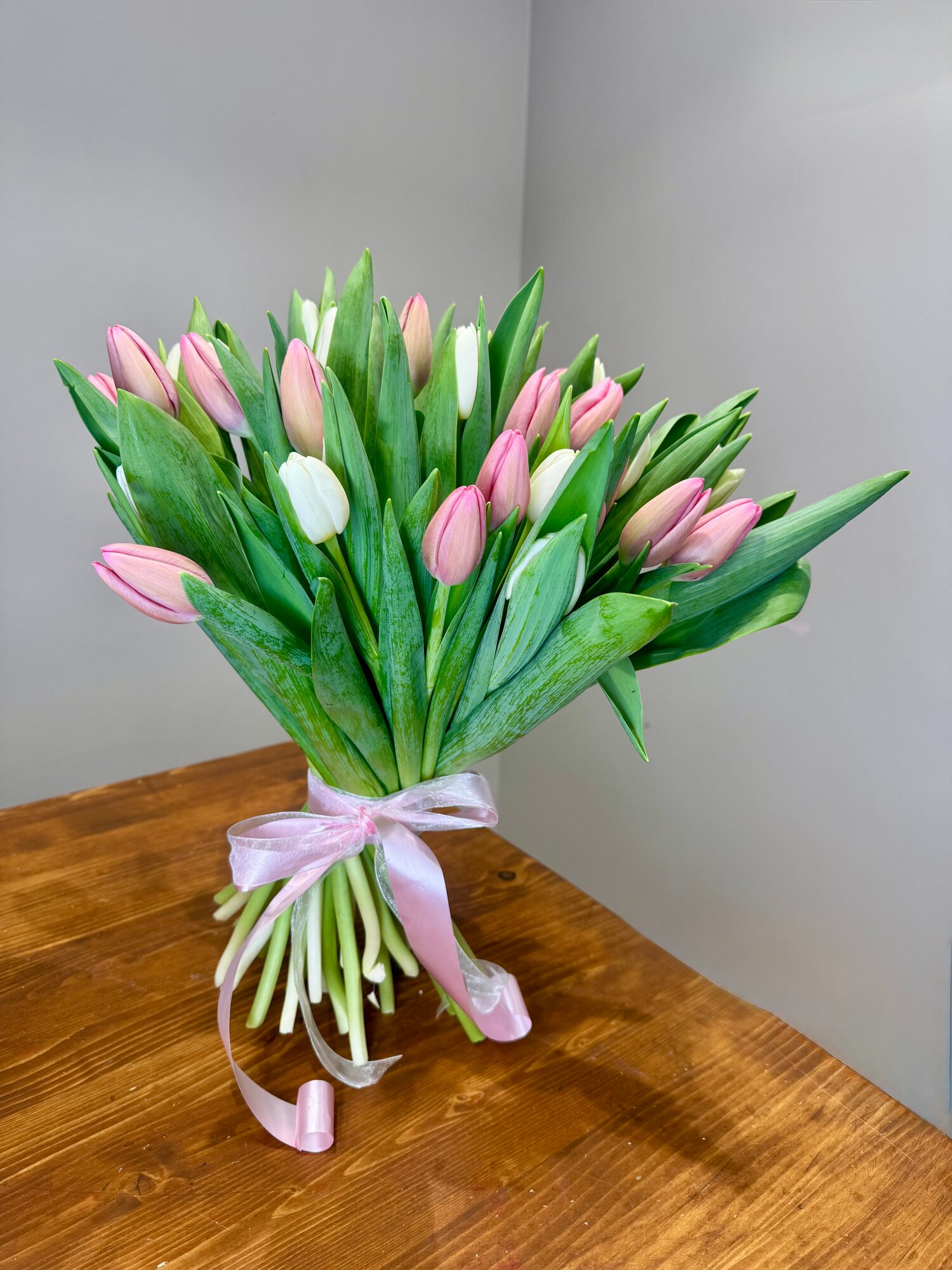 Букет цветов "Тюльпаны", 31 цветок, монобукет, премиум стойкость, дорогой сорт