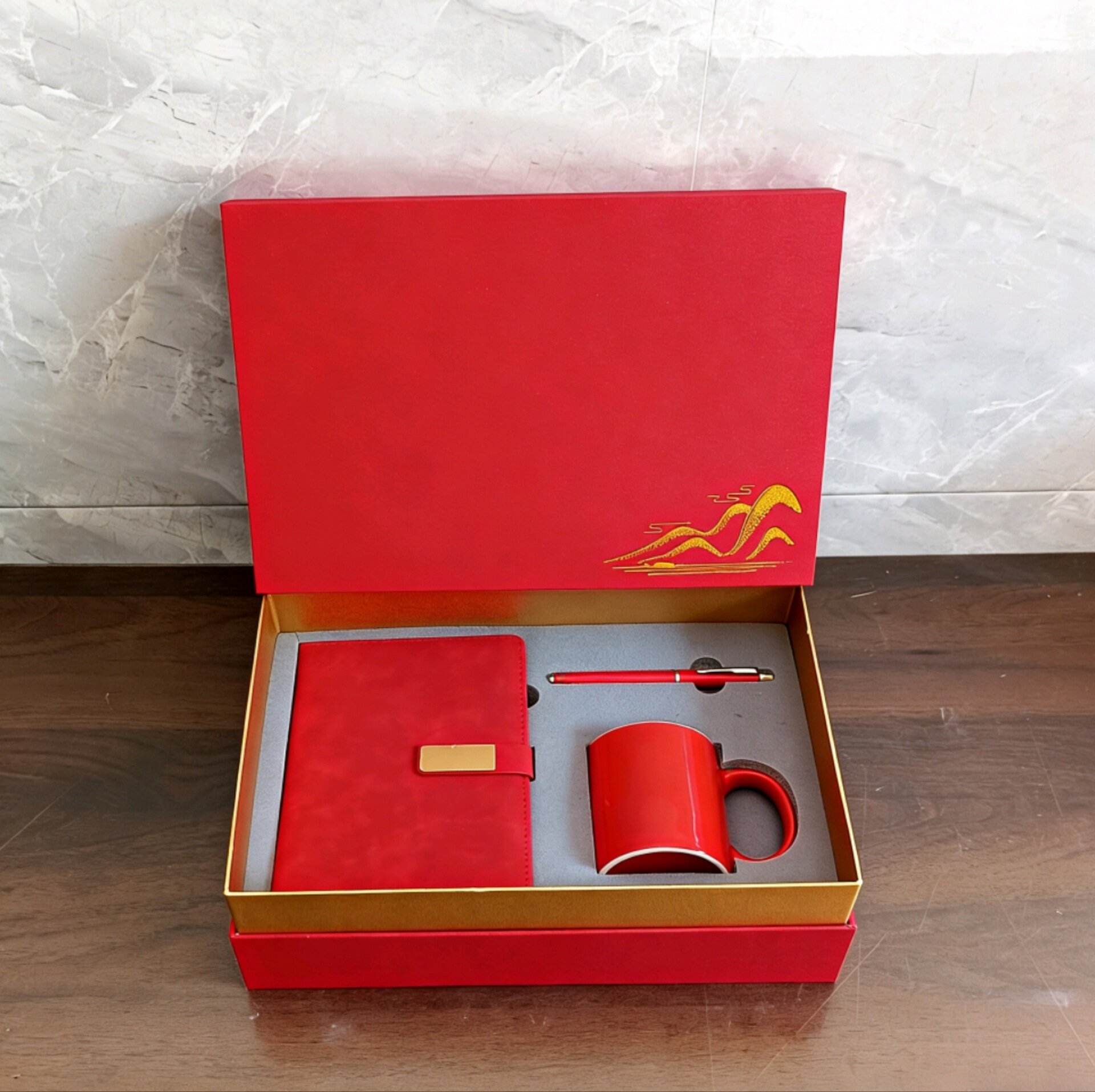 Набор из керамической кружки и блокнота, деловой подарок, сувенир для ежегодного корпоративного собрания, памятный предмет к открытию магазина, корпоративный подарок.