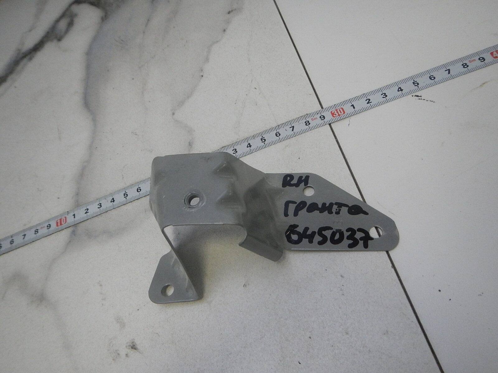 Б/У Кронштейн крепления крыла, ВАЗ (VAZ)-LADA GRANTA (гранта) FL (18-) LADA GRANTA (Гранта) FL (18-) правый Новый. 645037...