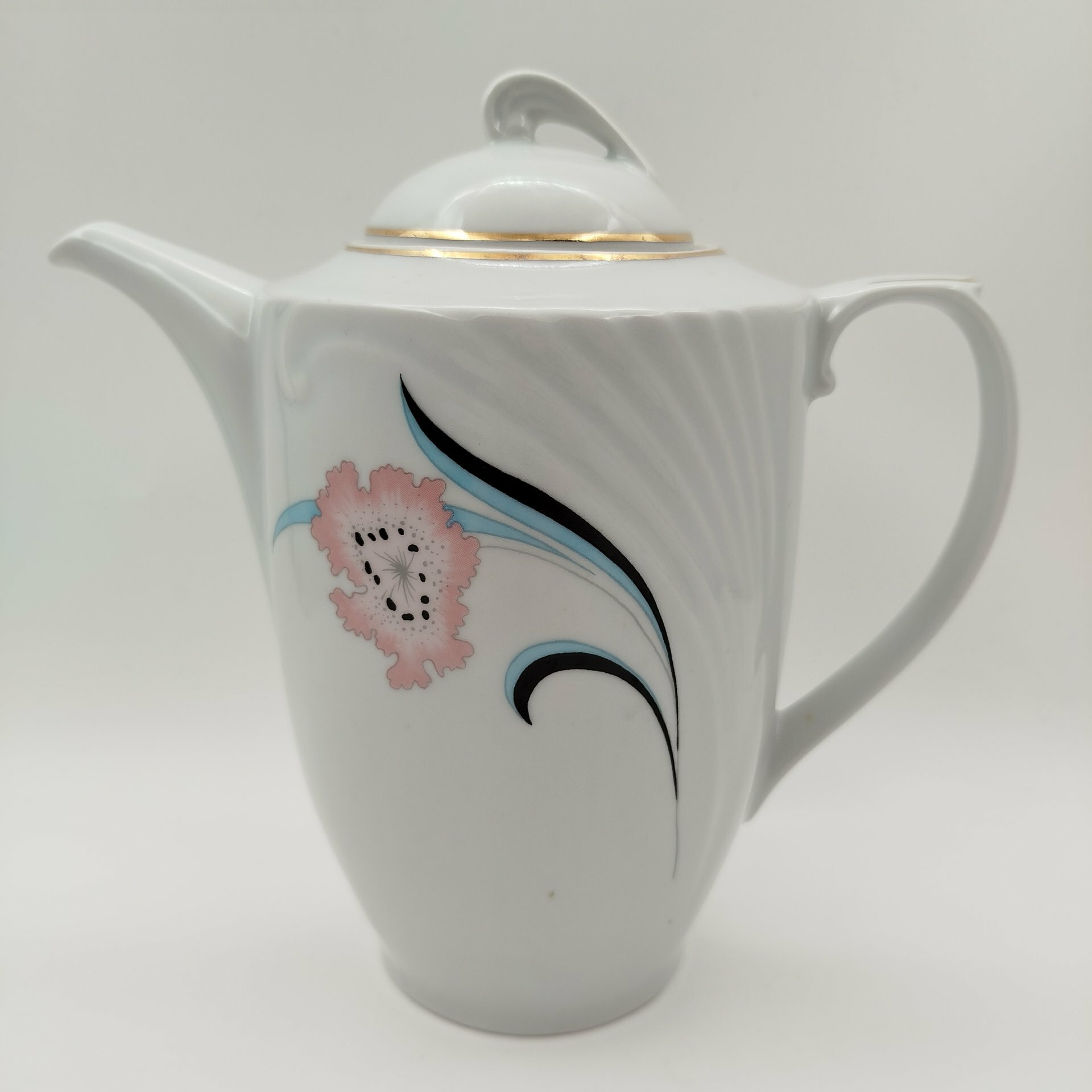 Чайник (кофейник), украшенный цветочным декором, фарфор, деколь, золочение