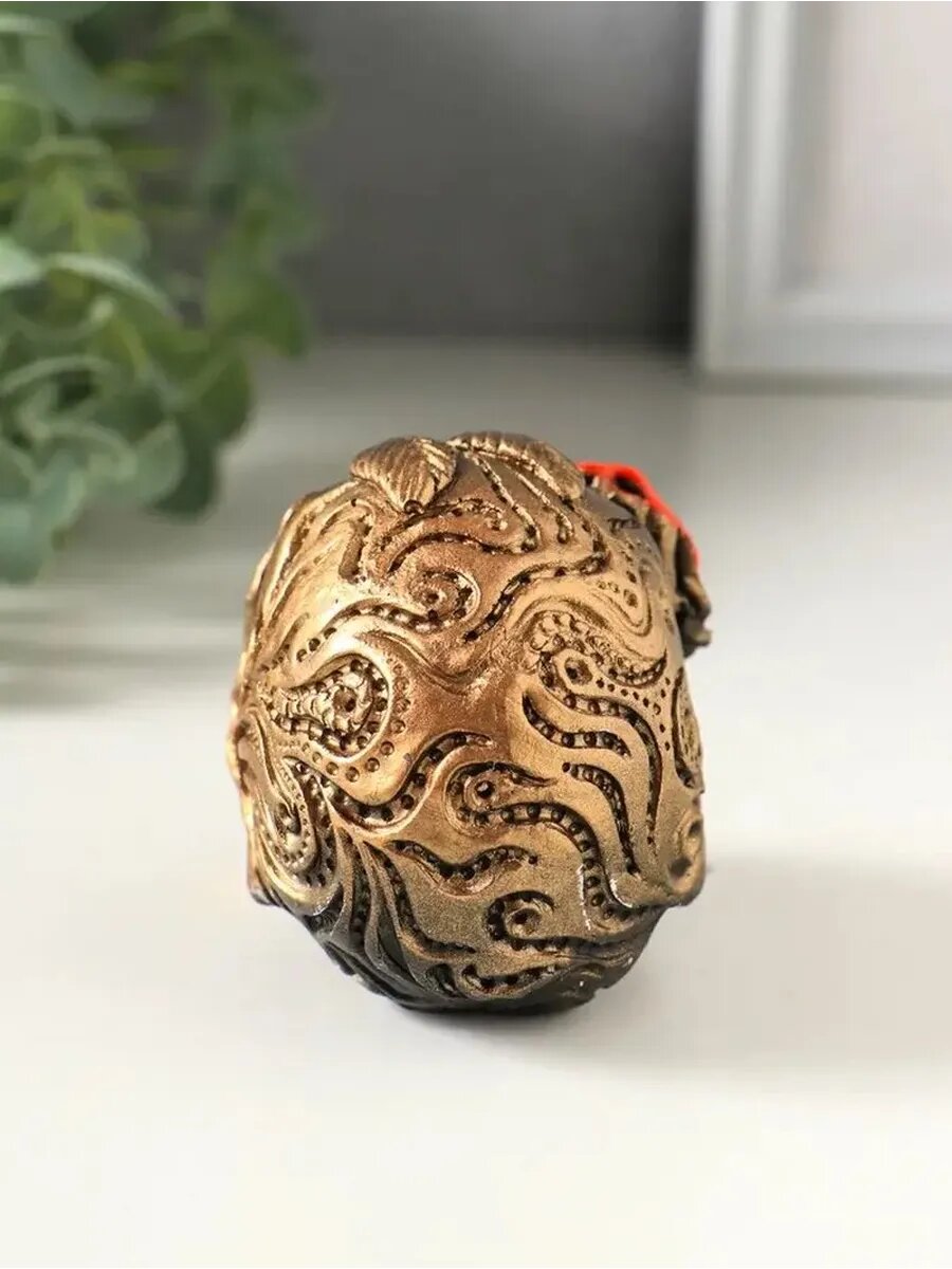 Декоративная фигурка с черепом и цветком