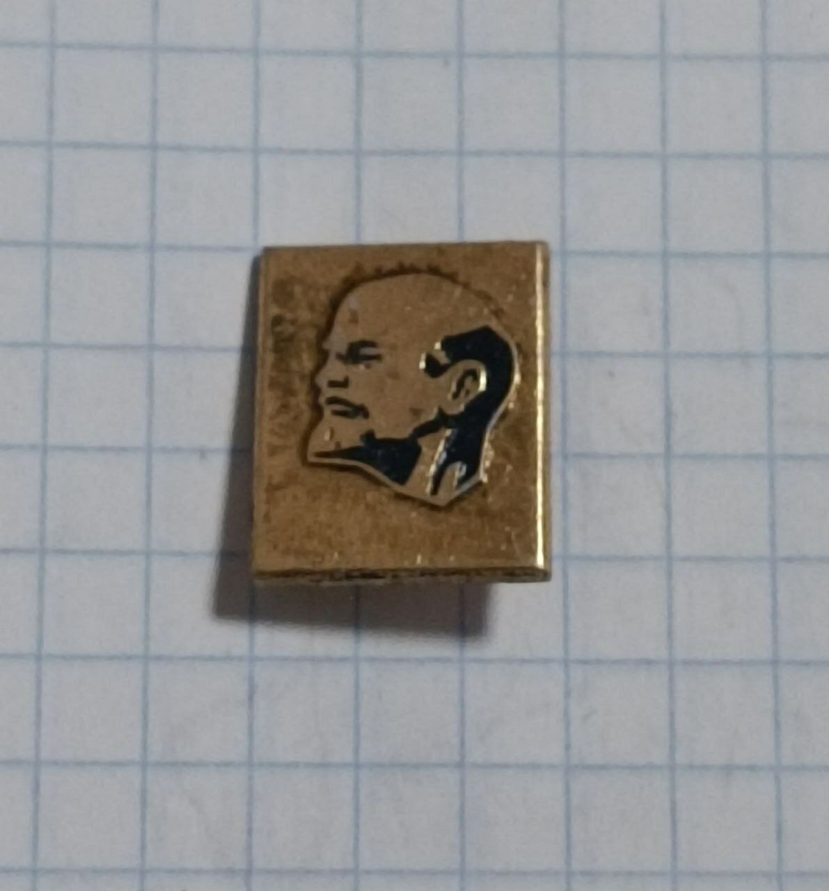 Значок с изображением Ленина