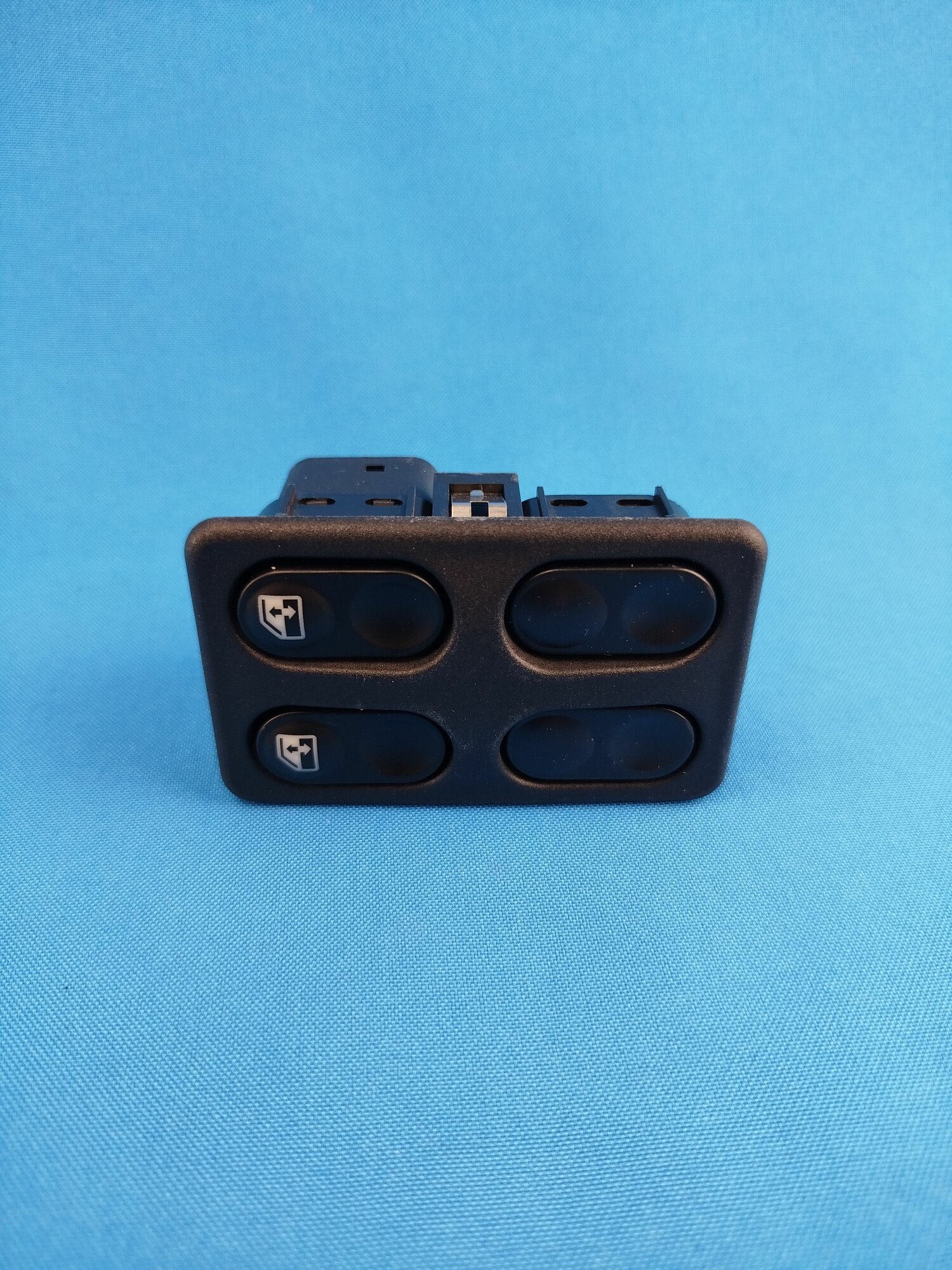 Блок кнопок стеклоподъемников "Cartronic" для автомобилей ВАЗ 2110-12 (2 кнопки) (Ref.181.3763/ 21093-3709613-01)