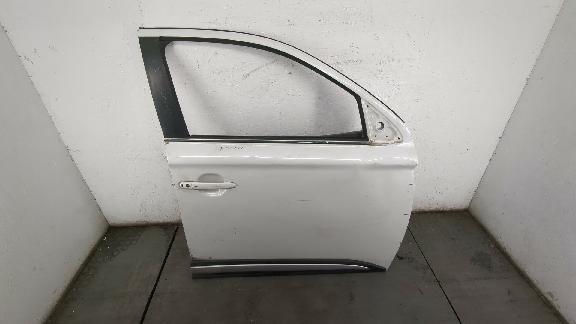 Дверь боковая (легковая) правая передняя Mitsubishi Outlander Б/У