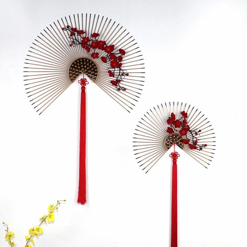 Новая китайская стильная железная художественная настенная декорация в виде веера с цветами сливы, подвесное изделие для гостиной, дивана, телевизора, входной стены, креативное подвесное украшение, легкая роскошь