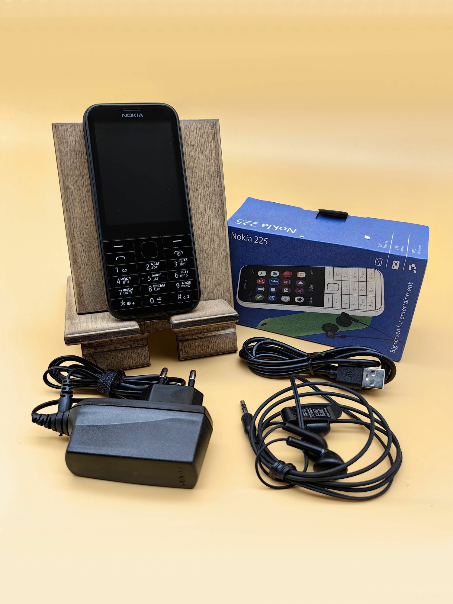 Мобильный раритетный кнопочный телефон Nokia 225 Dual Sim, Черный