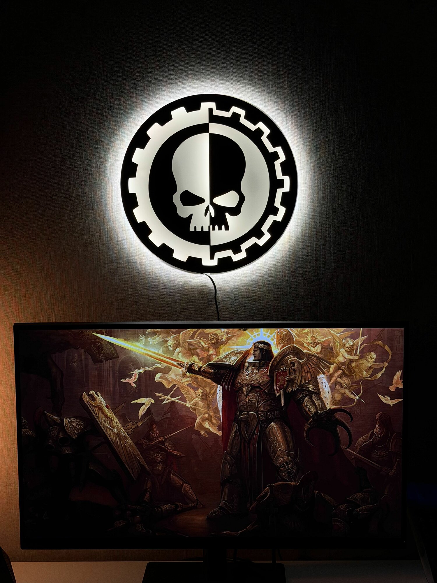 Светильник Адептус Механикус (Adeptus Mechanicus), Warhammer 40,000, фанера + акрил, с белой LED подсветкой, 30x30 см