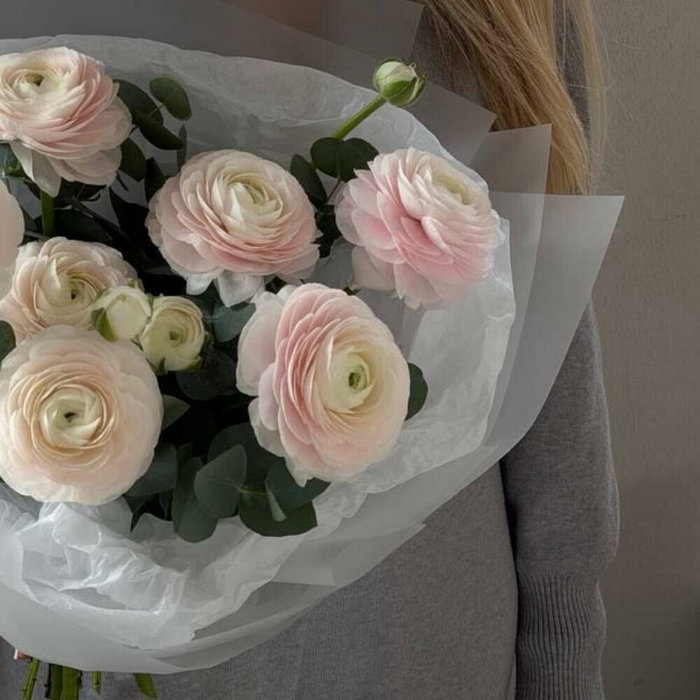 Ранункулюс 7 шт с эвкалиптом к 14 февраля