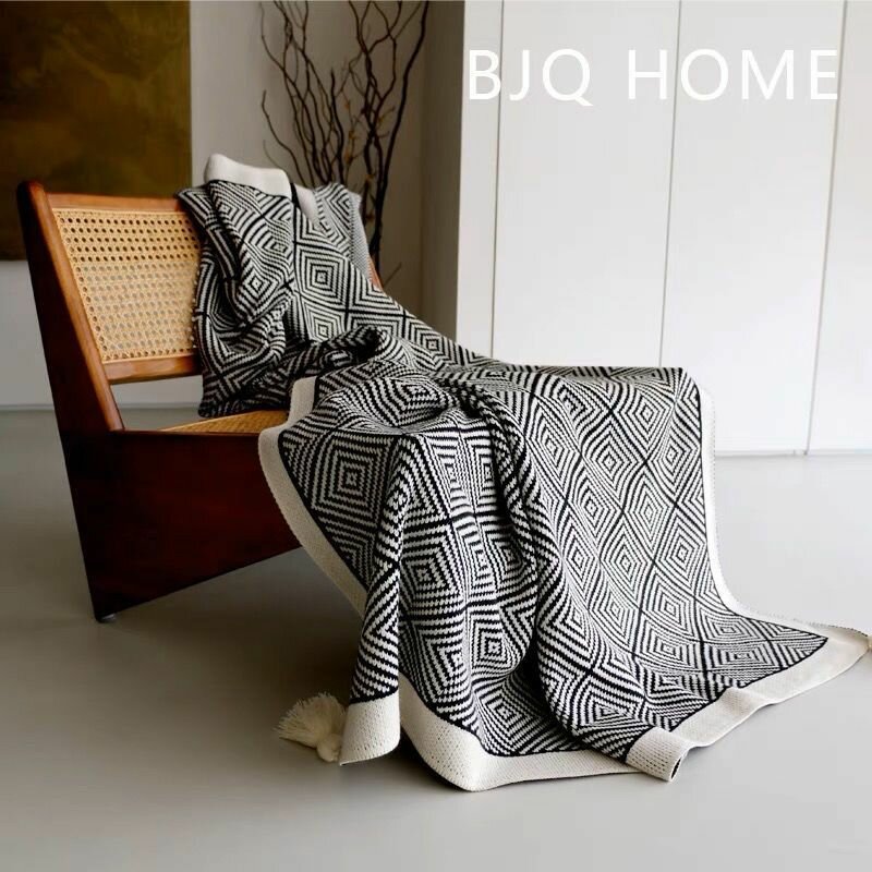 Черно-белый геометрический вязаный плед, мягкий декоративный плед для дивана в стиле легкой роскоши, плед для сна на одного человека, винтажное покрывало и шаль.