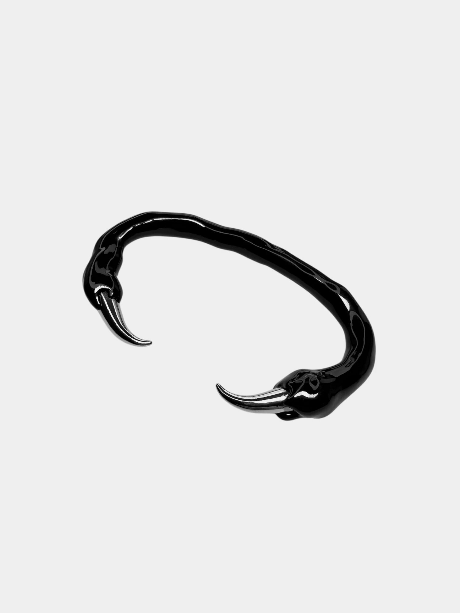 Незамкнутый браслет